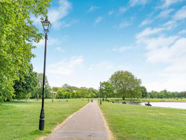 2 bedroom flat for sale in Worsopp Drive, London, SW4