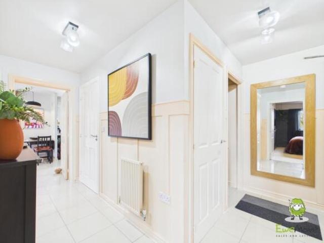 2 bedroom flat for sale in Wylie Gardens, Basingstoke, Hampshire, RG24