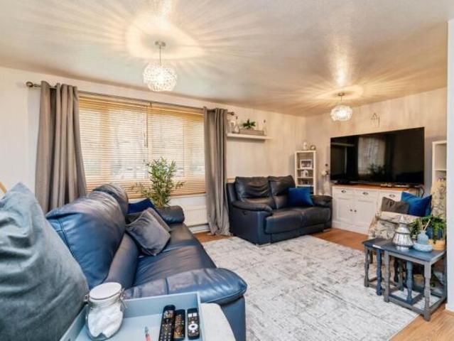 2 bedroom flat for sale in Wyton Close, Nottingham, Nottinghamshire, NG5