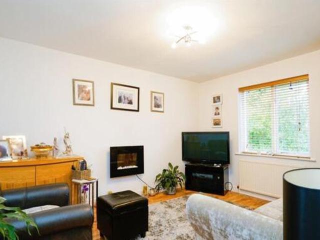 2 Bedroom Flat For Sale In Yeadon
