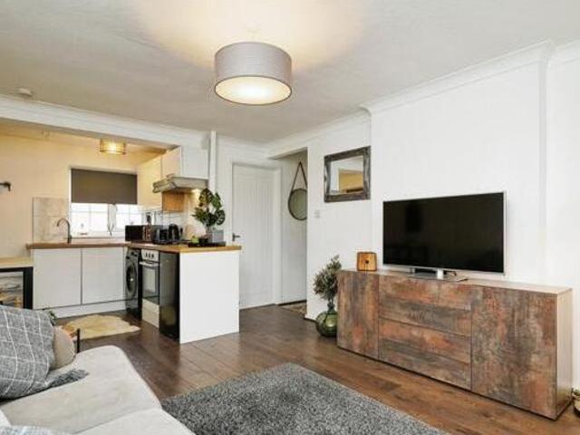 2 Bedroom Flat For Sale In Yeadon