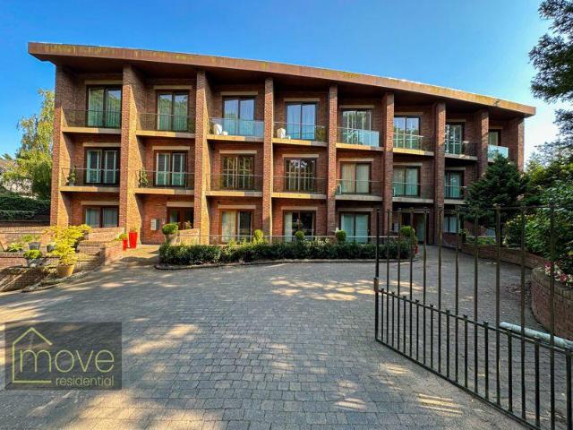 2 bedroom flat for sale in Yew Tree Road, Calderstones, Liverpool, L18