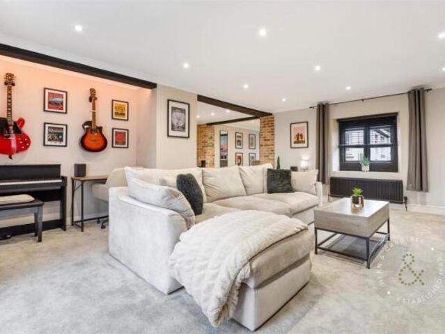 2 bedroom flat for sale in Yr Hen Dy, The Cathedral Green, Llandaff, Cardiff, CF5