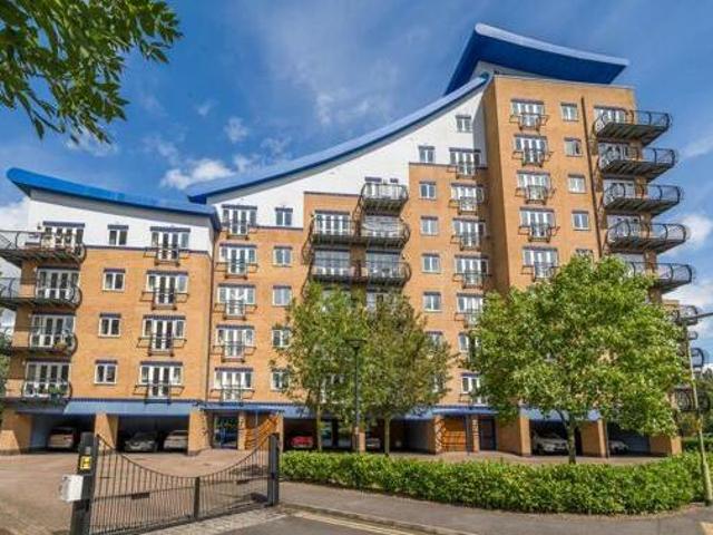 2 Bedroom Flat For Sale In Access To Town Centre/the Oracle And Reading Station