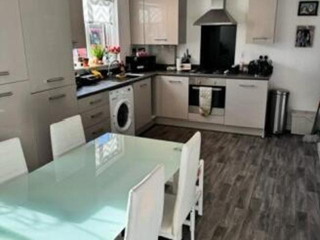 2 bedroom flat for sale in Ackers Drive, DA10