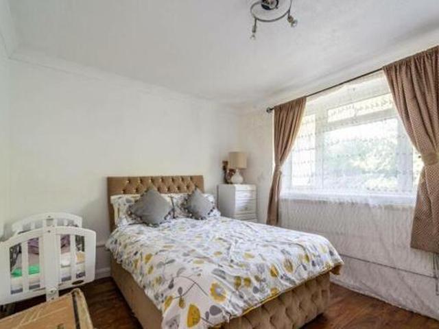 2 Bedroom Flat For Sale In Acton, London