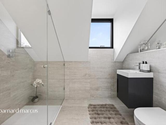 2 bedroom flat for sale in Abbotswood Road, London, SW16