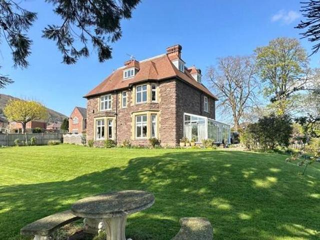 2 Bedroom Flat For Sale In Abergavenny