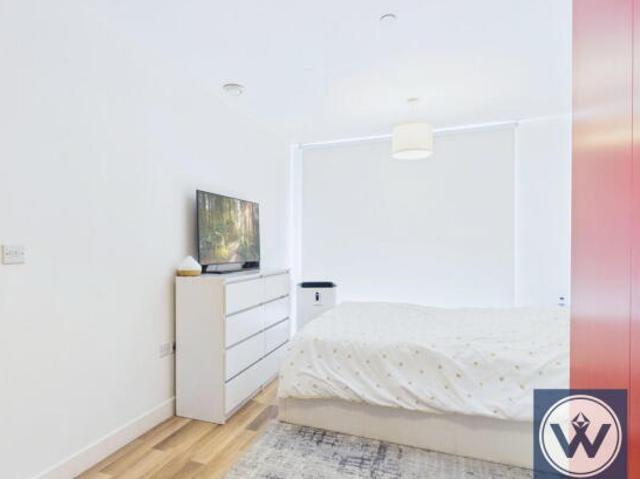 2 bedroom flat for sale in Agnes George Walk, London, E16 2FP, E16