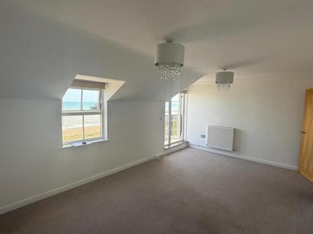 2 bedroom flat for sale in Admiralty Way, Eastbourne, BN23