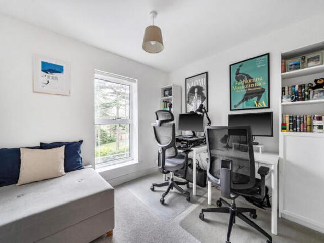 2 bedroom flat for sale in Albury Road, Guildford, GU1