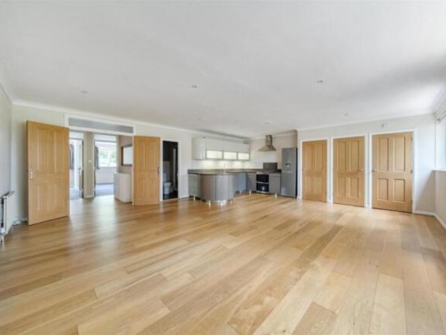2 bedroom flat for sale in Albury Road, Guildford, GU1
