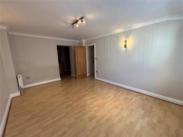 2 bedroom flat for sale in Albany Road, Cheltenham, Gloucestershire, GL50