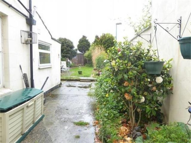 2 bedroom flat for sale in Albert Road, London, SE25