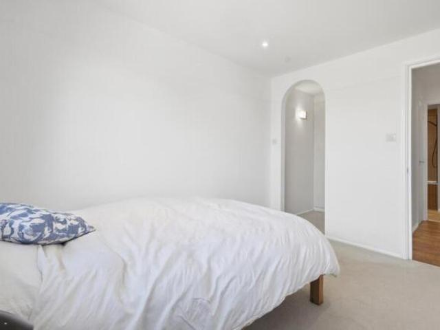 2 bedroom flat for sale in Alders Close, Wanstead, E11