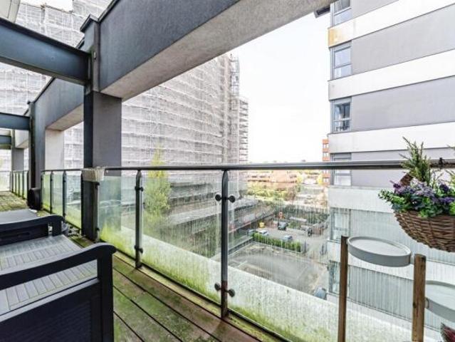 2 bedroom flat for sale in Alencon Link, Basingstoke, RG21