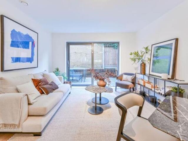 2 bedroom flat for sale in Allcroft Road, Kentish Town, London, NW5