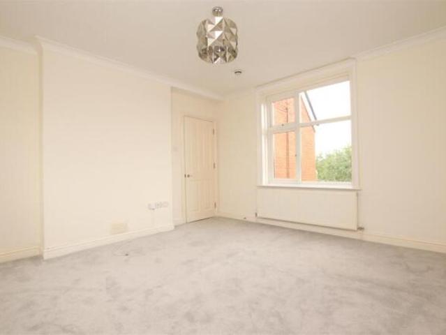 2 bedroom flat for sale in Alphington Road, Exeter, EX2