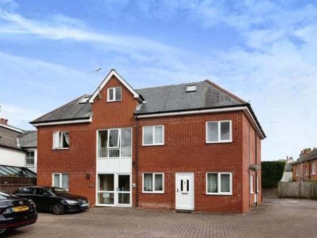 2 Bedroom Flat For Sale In Alton, Hampshire
