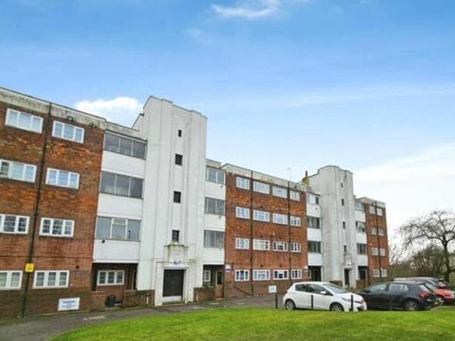 2 Bedroom Flat For Sale In Alymer Road, East Finchley