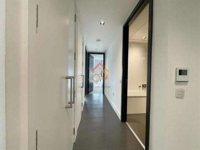 2 bedroom flat for sale in Amory Tower, 203, Marsh Wall, London, E14