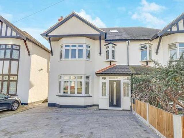 2 bedroom flat for sale in Ambleside Drive SouthendOnSea SS1
