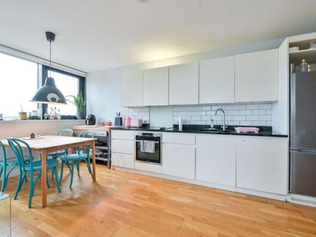 2 bedroom flat for sale in Amelia Street, Elephant and Castle, London, SE17
