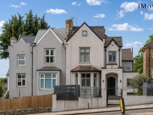 2 bedroom flat for sale in Anerley Hill, London, SE19