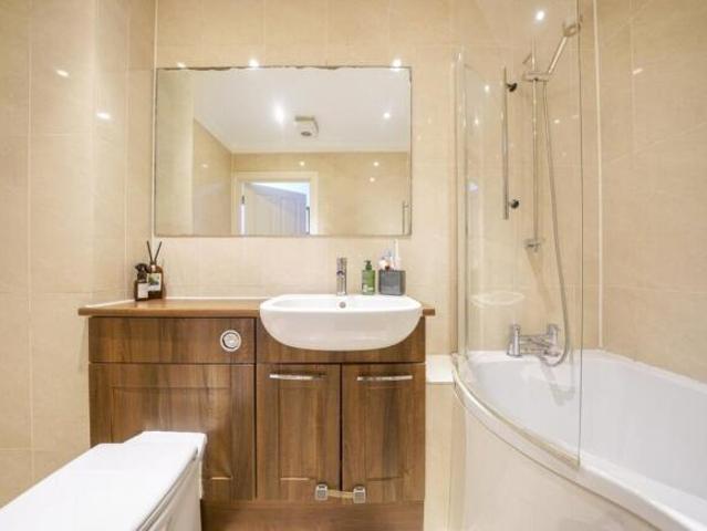 2 bedroom flat for sale in Anerley Station Road, London, SE20