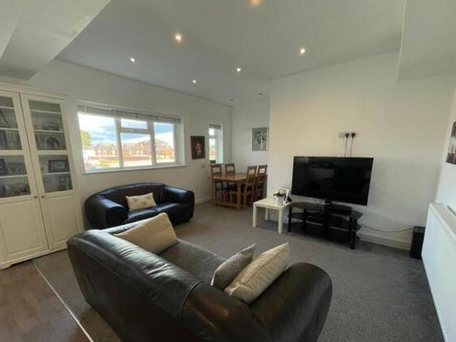 2 Bedroom Flat For Sale In Ashton Lane, Sale