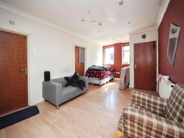2 bedroom flat for sale in Ashton Road, Luton, LU1
