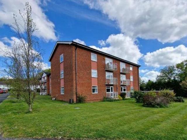 2 Bedroom Flat For Sale In Ash Vale, Surrey
