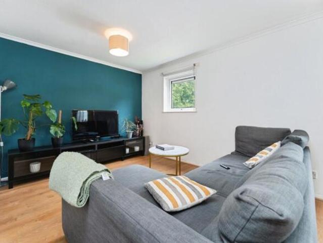 2 bedroom flat for sale in Ashbury Close, Cambridge, Cambridgeshire, CB1