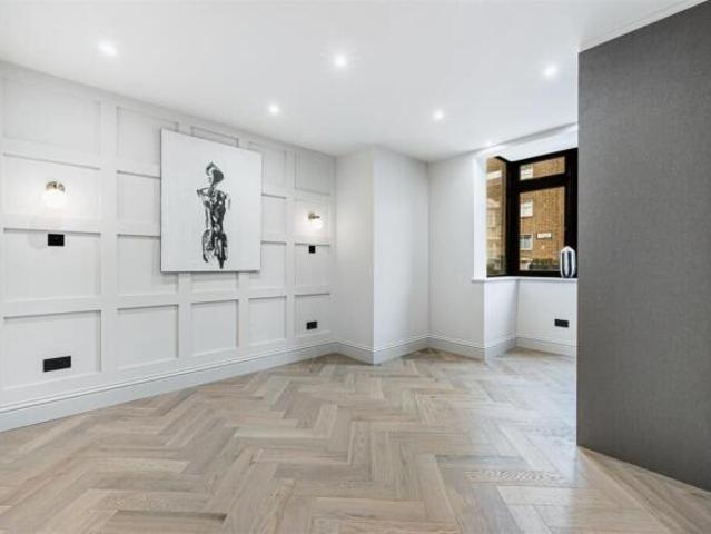 2 bedroom flat for sale in Ashfield Road, London, W3