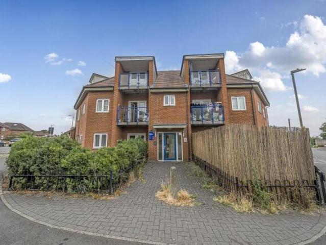 2 bedroom flat for sale in Ashhurst Way, Rose Hill, OX4