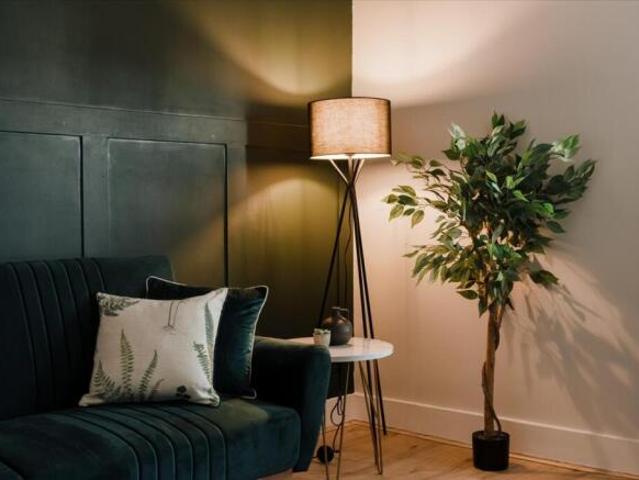 2 bedroom flat for sale in Askew Road, Shepherd's Bush W12