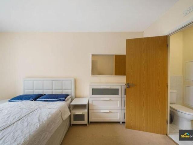 2 bedroom flat for sale in Aspects Court, Slough, SL1 2EZ, SL1