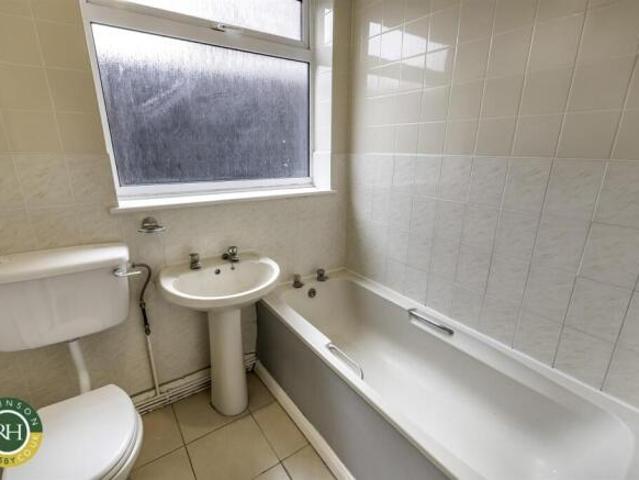 2 bedroom flat for sale in Armthorpe Road, Doncaster, DN2