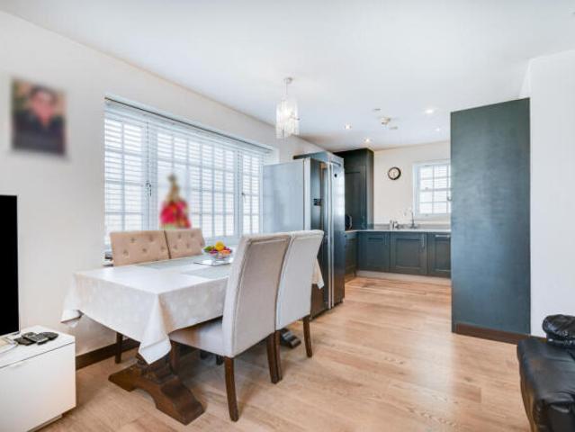 2 bedroom flat for sale in Armstrong Gibbs Court, Great Baddow, Chelmsford, CM2