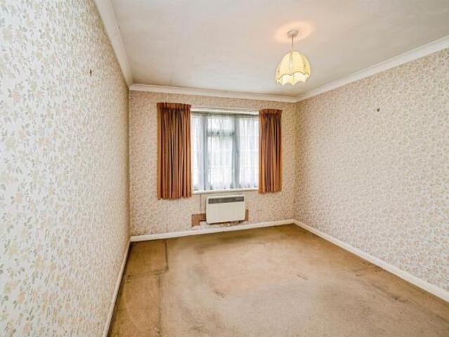 2 bedroom flat for sale in Arborfield Close, Slough, SL1