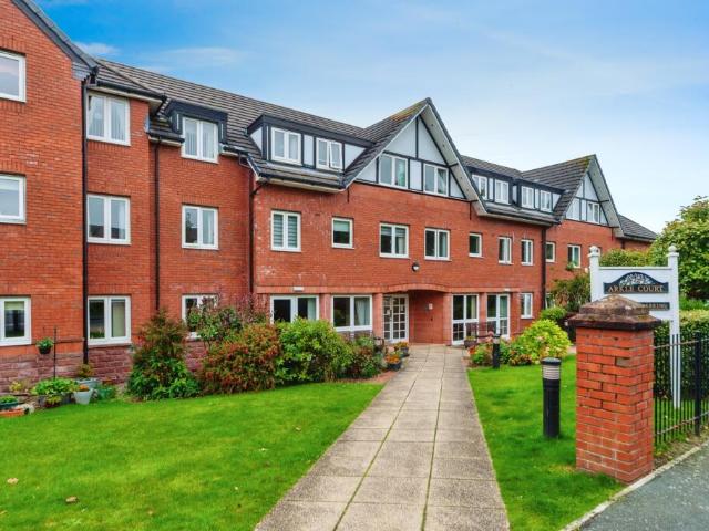 2 bedroom flat for sale in Arkle Court, The Holkham, Vicars Cross, Chester, CH3