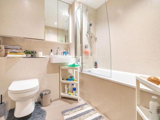 2 bedroom flat for sale in Attenborough Court, Bushey, Watford, WD19