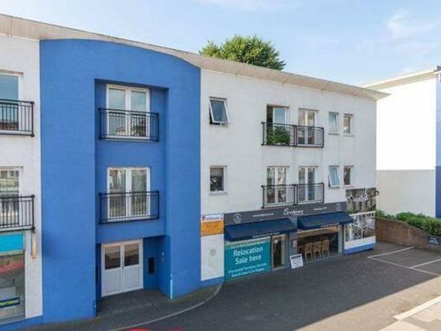 2 bedroom flat for sale in Auckland House WaltononThames KT12
