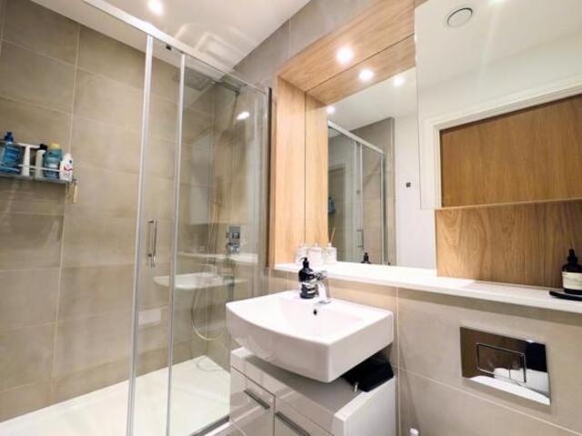 2 bedroom flat for sale in Aurora Point, Winchester Square, London, SE8