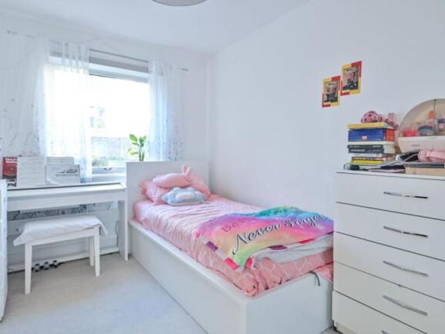 2 bedroom flat for sale in Austen House, Guildford, GU1