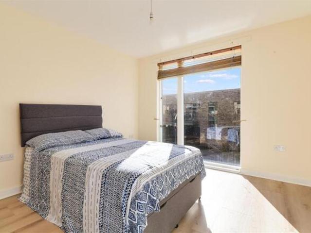 2 bedroom flat for sale in Austin Drive, Trumpington, Cambridge, CB2