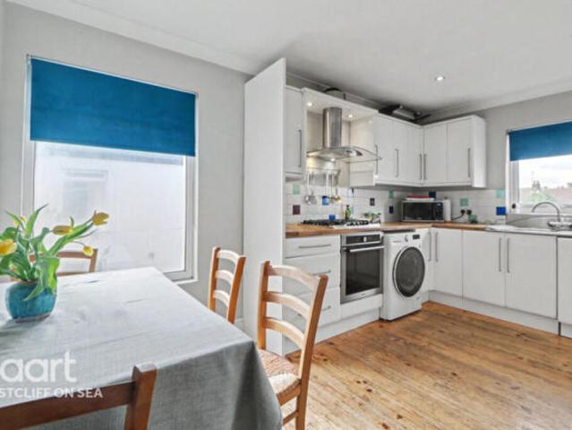 2 bedroom flat for sale in Avenue Road, WESTCLIFF ON SEA, SS0