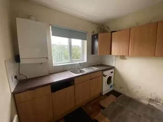 2 Bedroom Flat For Sale In B Chestnut Road, Enfield, Greater L.