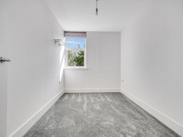 2 bedroom flat for sale in Baddow Road, Chelmsford, CM2