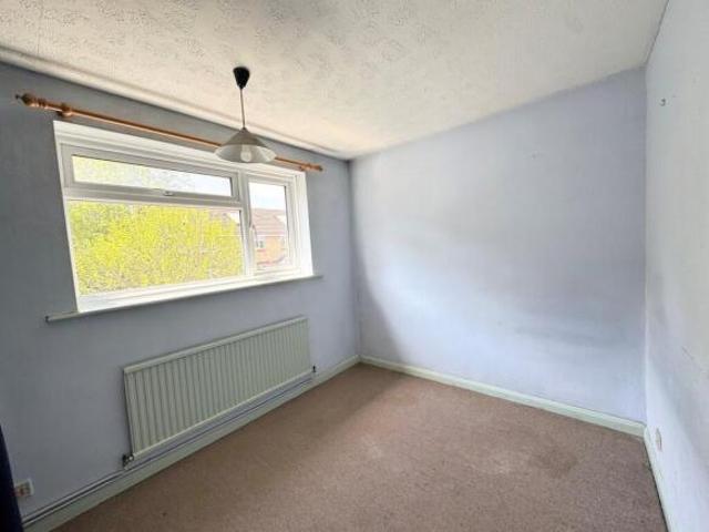 2 bedroom flat for sale in Badger Close, Guildford, GU2
